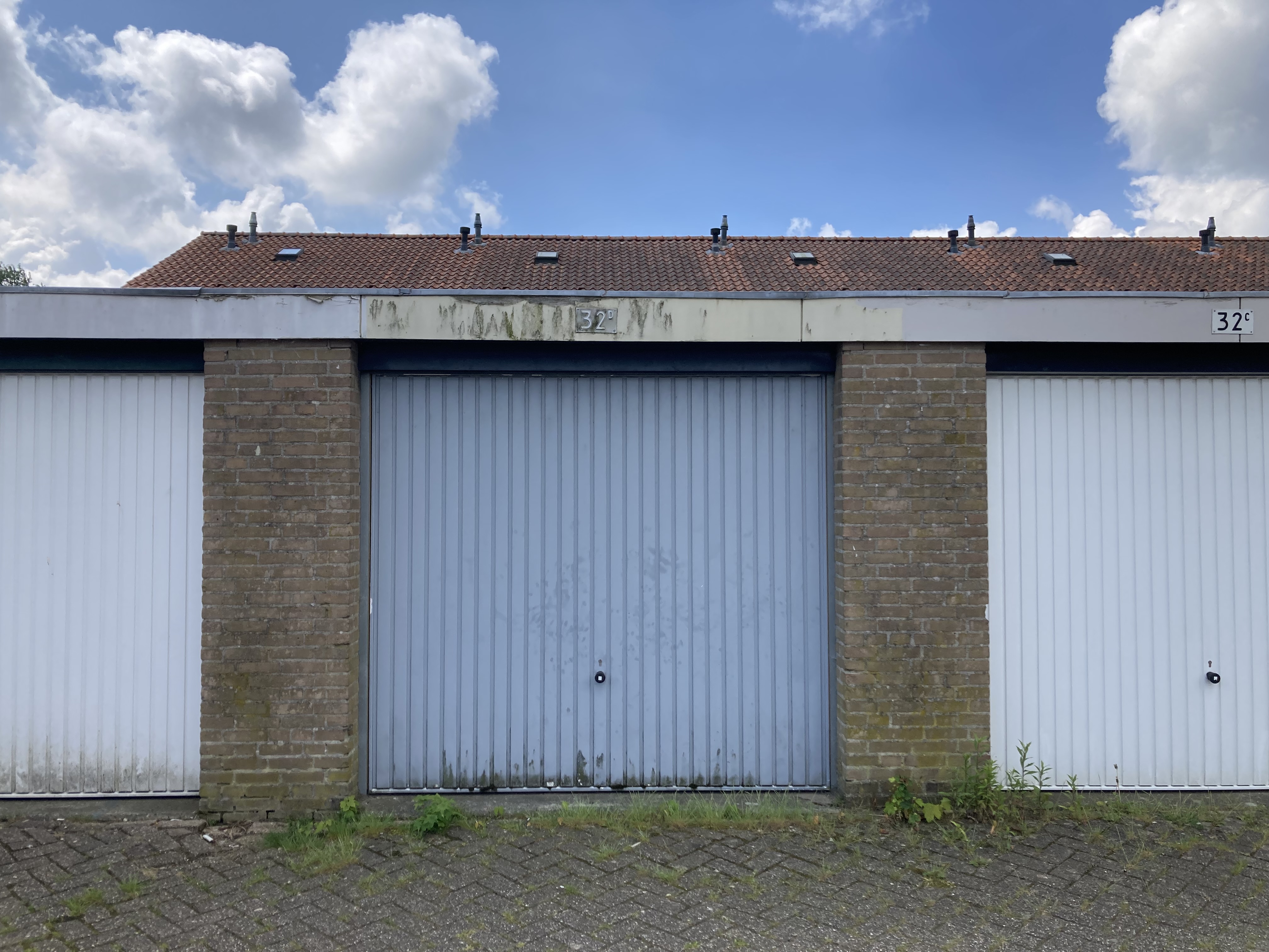 Garagebox en een mandelig perceel erf te Dronten
